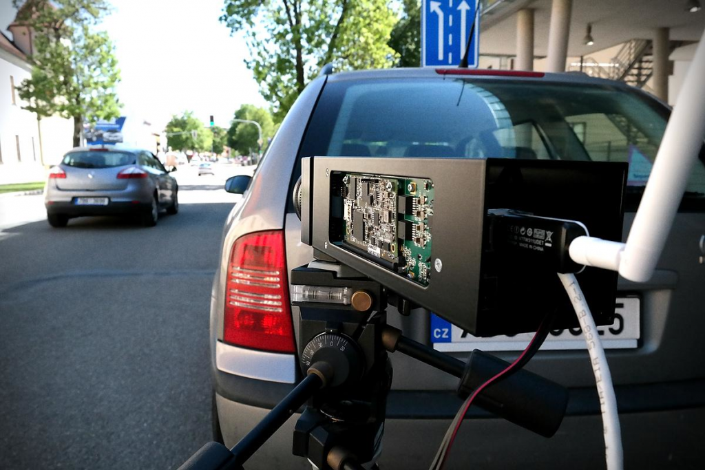 Smart Camera with Embedded Object Detection - FitOptiVis